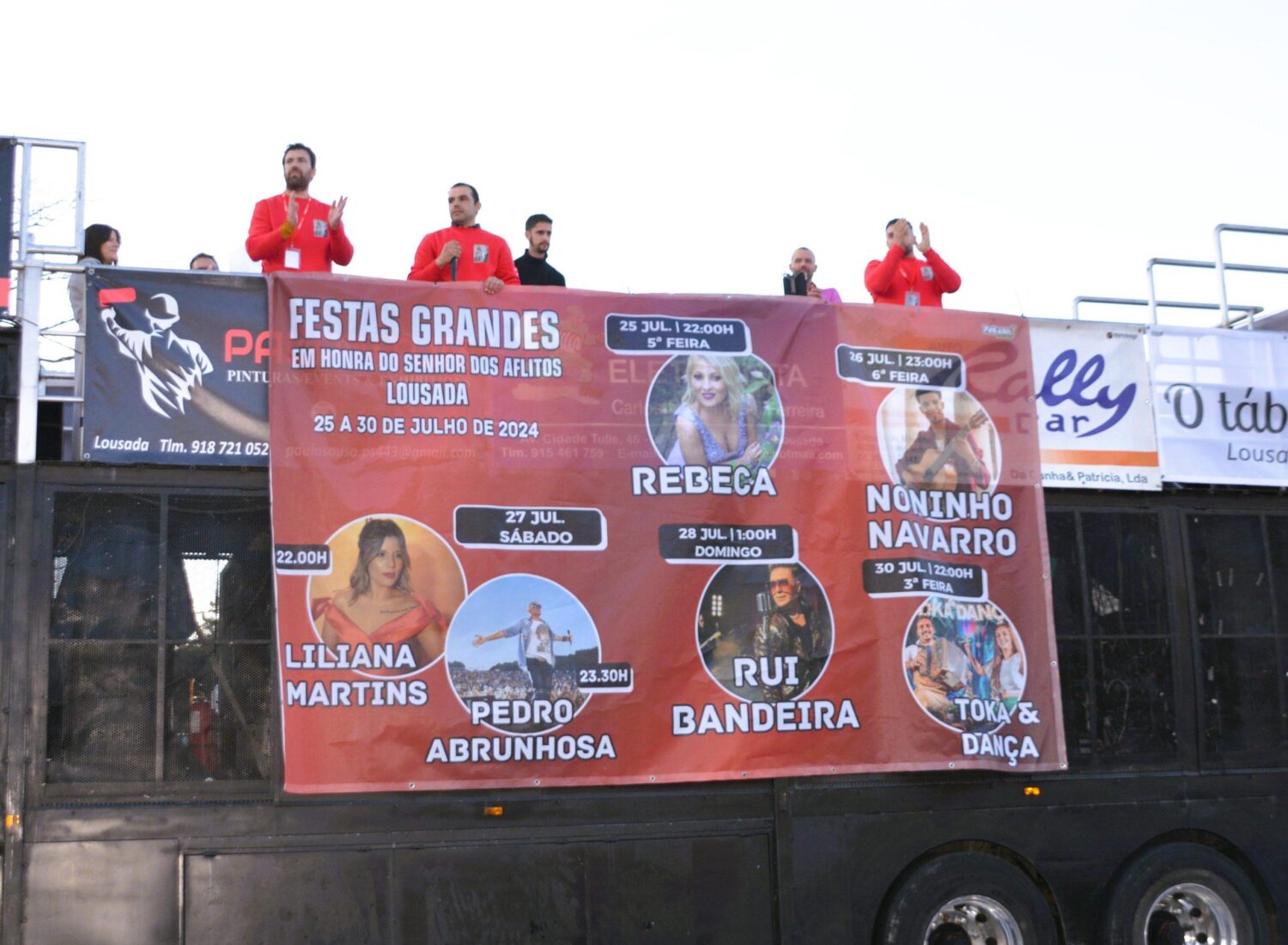 Cartaz oficial das Festas Grandes apresentado no final do Desfile de ...