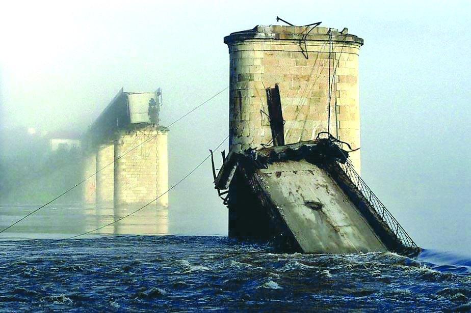 Ponte de Entre-os-Rios caiu há 23 anos - Jornal TVS